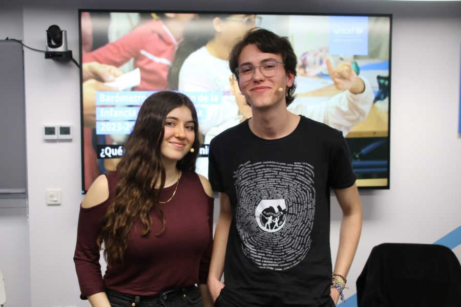 Barómetro de opinión: "Los jóvenes ven la política muy polarizada"